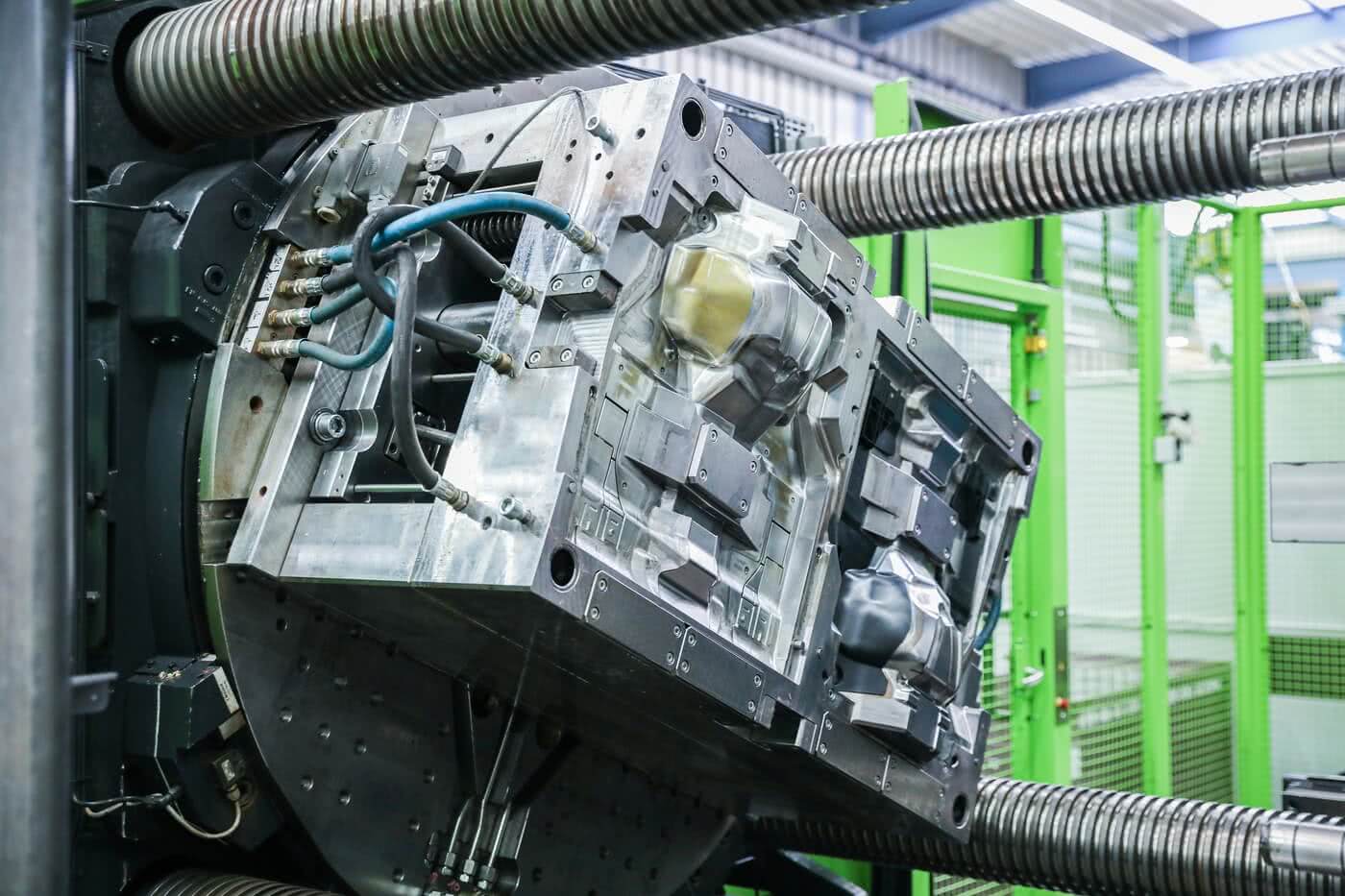 Series production of plastic injection-molded parts in Germany